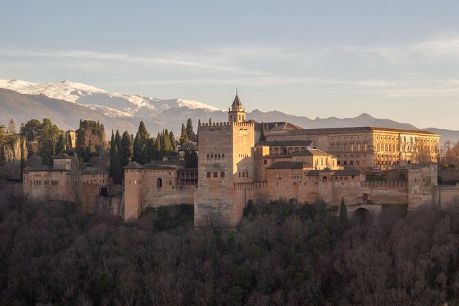Alhambra & Generalife: Exclusive 3-Hour Private Tour with Tickets Included - Detailed Breakdown of the Itinerary