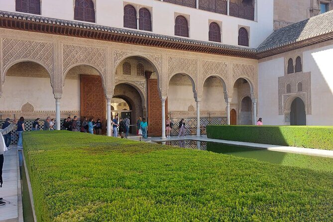 Alhambra Guided Tour, Nasrid Palaces and Generalife - Detailed Breakdown of the Experience