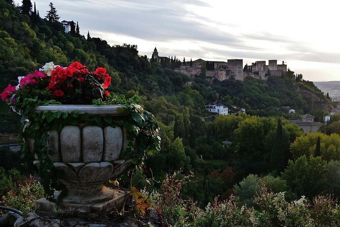 Alhambra Sunset Tour: Generalife, Alcazaba & Albaicín - Practical Details and What to Expect