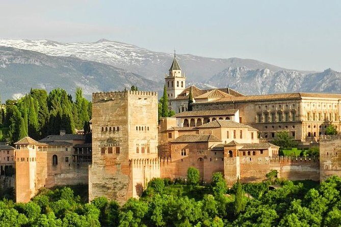 Alhambra Visit with Private Official Guide in Granada - Detailed Breakdown of the Itinerary