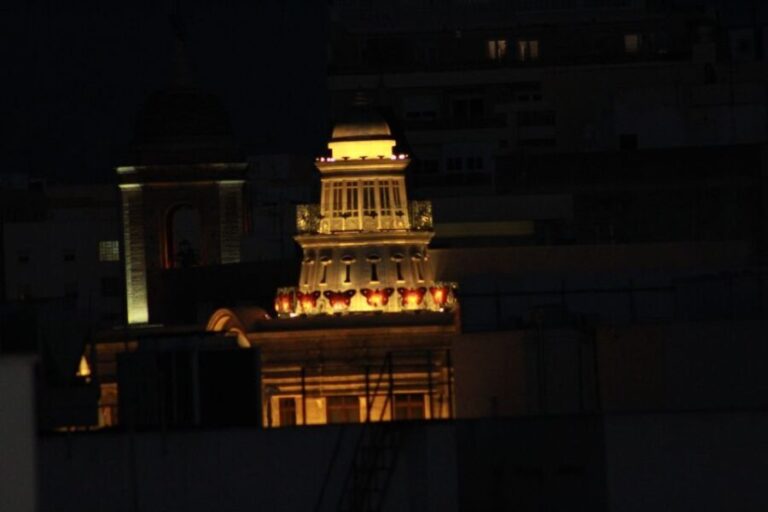 Almería: Legends and Mysteries Evening Walking Tour - The Experience in Detail