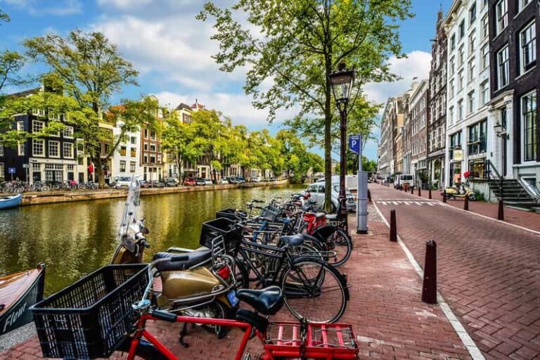 Amsterdam: 3-Hour Private Bike Tour of the City Center - Who Should Book This Tour?