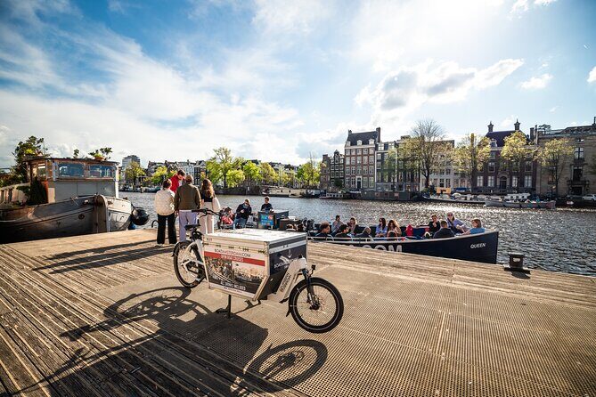 Amsterdam Canal Cruise with Live Guide and Two Drinks - Practical Details and Experience Quality