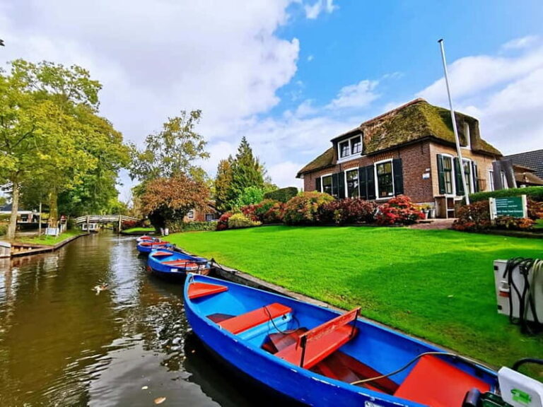 Amsterdam: Giethoorn, Afsluitdijk and Zaanse Schans Day Trip - Why This Tour Works