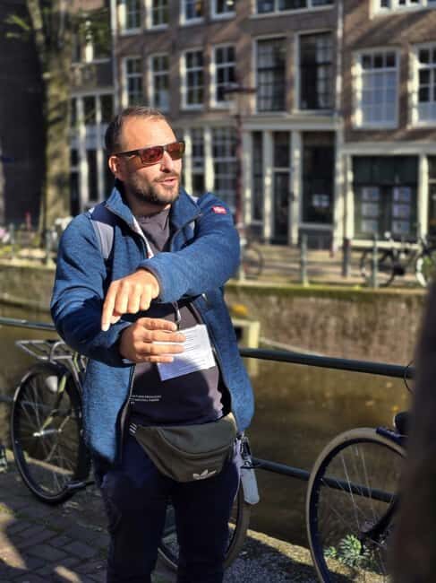 Amsterdam: History, Hidden Gems & Future Eco-Walking Tour - Who Is This Tour Best For?