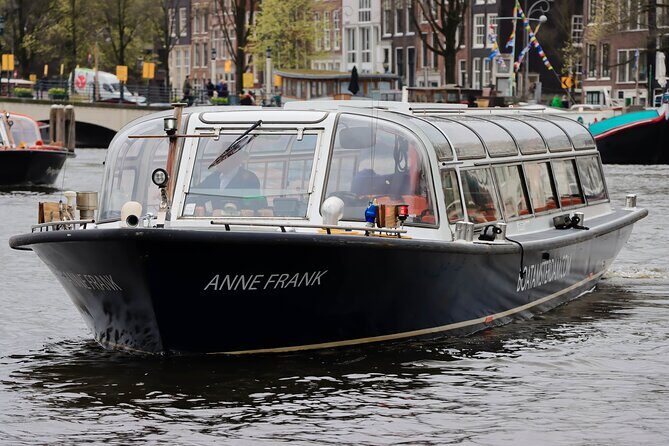 Amsterdam Live Guided Sightseeing Canal Cruise - An Honest Look at the Canal Cruise Experience