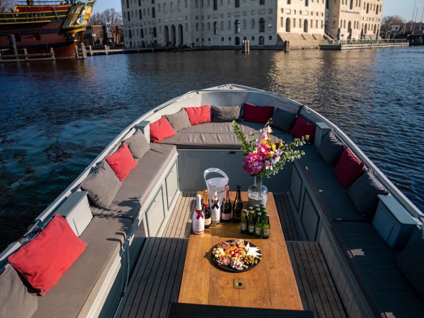Amsterdam: Private Luxury Cruise with Pizza and Drinks - Authentic Experiences from Visitors