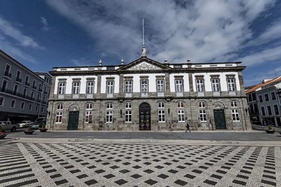 Angra do Heroísmo: Walking Tour with Local Pastry and Coffee - Value for Money