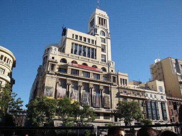 Architecture tour Gran Vía from its best rooftops 20thC - Frequently Asked Questions