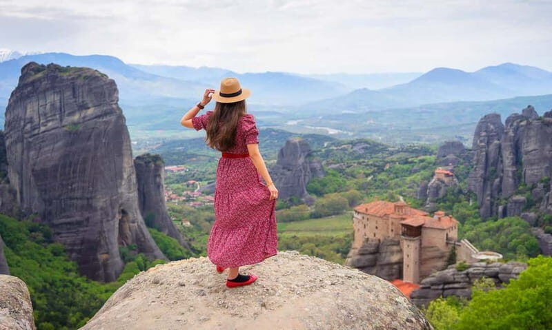 Athens: Meteora Day Trip in Spanish with Live Guide & Lunch - Detailed Breakdown of the Itinerary
