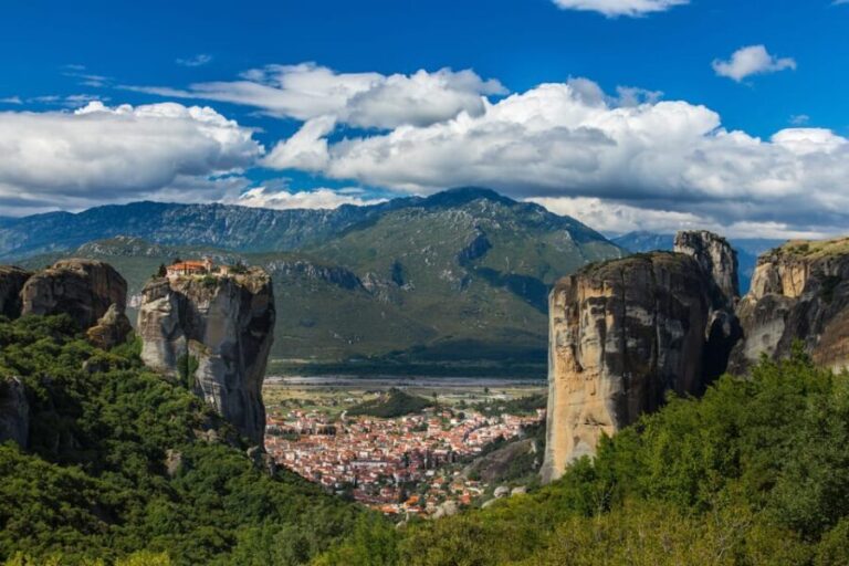 Athens: Meteora Daytrip by train with optional lunch - Detailed Breakdown of the Tour Experience