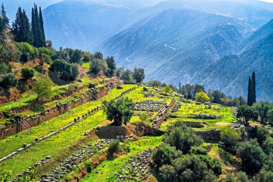 Athens: Thermopylae, Delphi & Meteora Private Tour with Meal - Who Is This Tour Best Suited For?