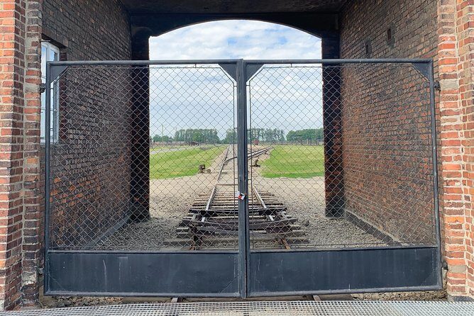 Auschwitz-Birkenau guided tour from Krakow with a private transport - Detailed Breakdown of the Itinerary