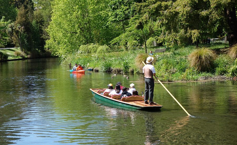 A bend in the Avon River within the Christchurch Botanic Gardens