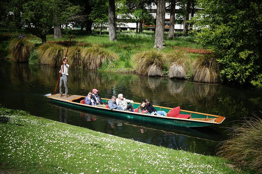 Avon River through the Christchurch Botanic Gardens