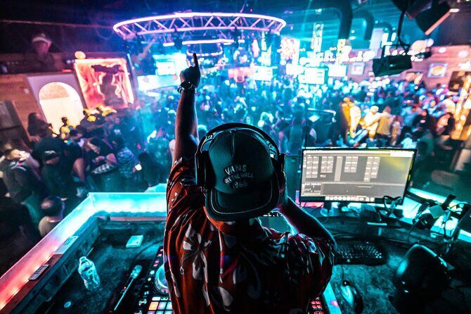 Bar Crawl Benidorm: 4 Venues 1 Night Including Karaoke & Drinks - The Charm of Each Venue