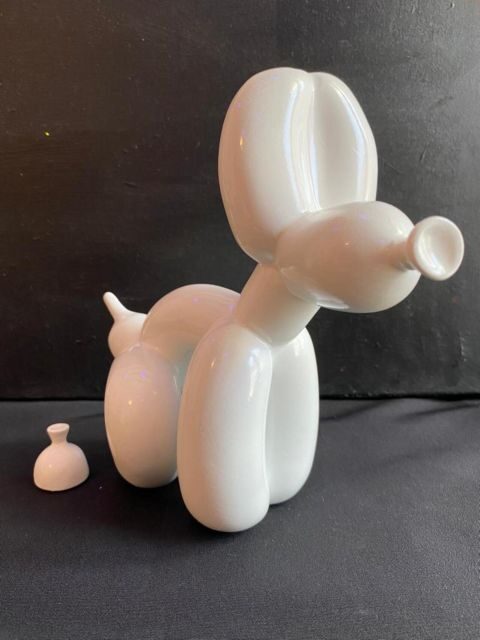 Barcelona: Bear-brick Fluorescent Painting | Wine and Art - The Value and Practical Details