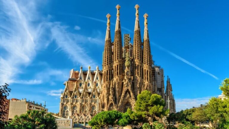 Barcelona: Bike Tour & Sagrada Familia Skip-the-Line Tickets - The Itinerary Breakdown