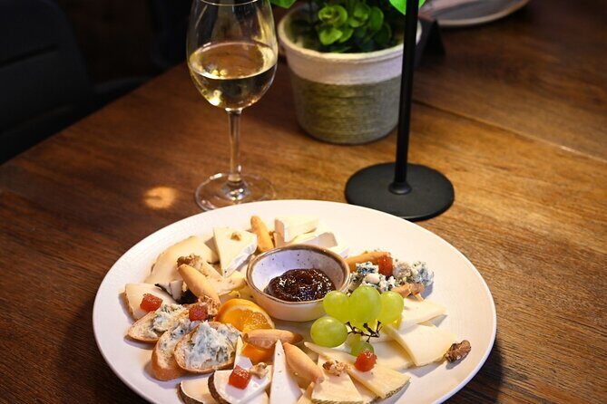 Barcelona El Born Tapas and Wine Tour with Guide - FAQ