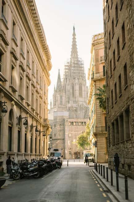 Barcelona: Gothic Quarter Legends, Drinks and candy Tour - Who Should Consider This Tour?