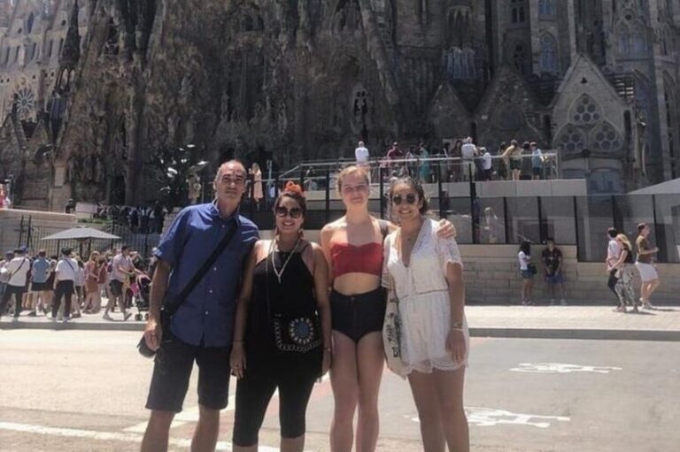 Barcelona: Gothic Quarter Walking Tour - Exploring the Roman Remains and Medieval Streets