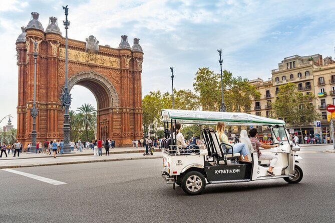 Barcelona Historical Tour with Local Guide in Eco Tuk Tuk Private - The Experience: What You’ll Get and What You Won’t