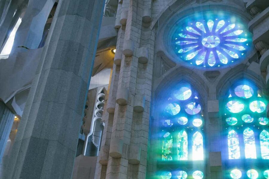 Barcelona: Sagrada Familia Guided Tour with Tickets - The Value of the Guided Tour versus Self-Guided Visits