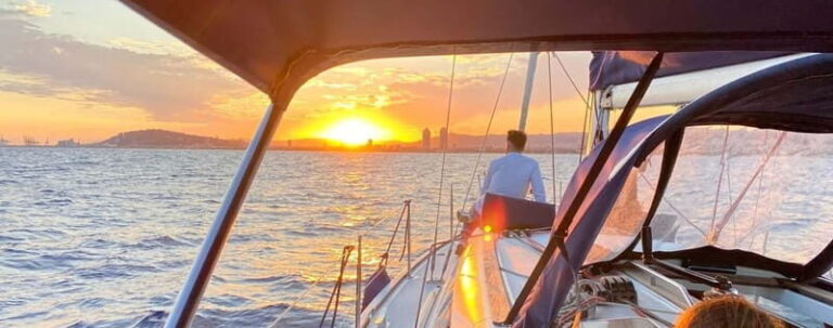 Barcelona: Sunset Boat Trip with Cava Wine and Snacks - Why This Tour Works Well for Different Travelers