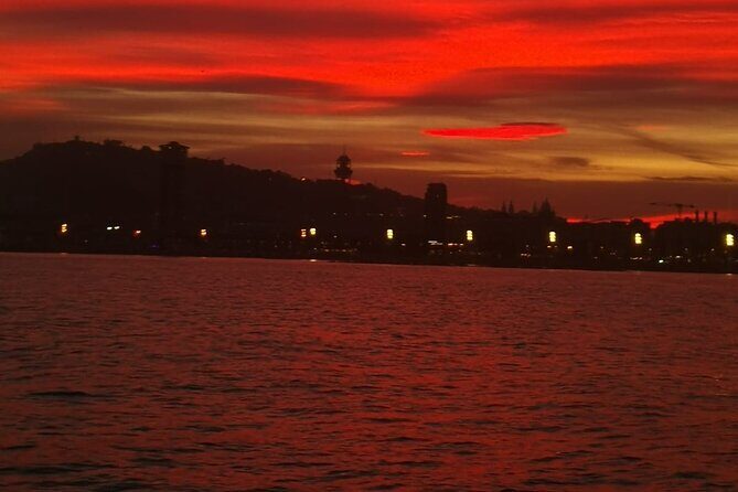 Barcelona Sunset Private Sailing & Live Spanish Guitar & open Bar - Who Will Love This Tour?