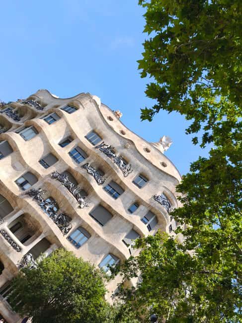 Barcelona: Top-Rated Bike or E-Bike Tour with Local Guide - Exploring the Gothic Quarter