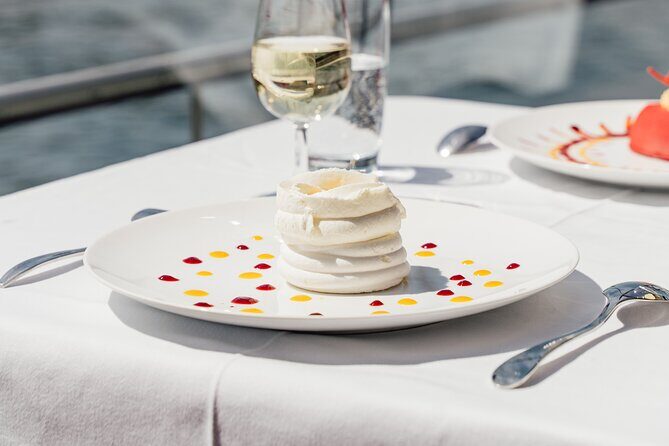 Bateaux Mouches Christmas Special Lunch Cruise in Paris - Is This Tour Worth the Price?