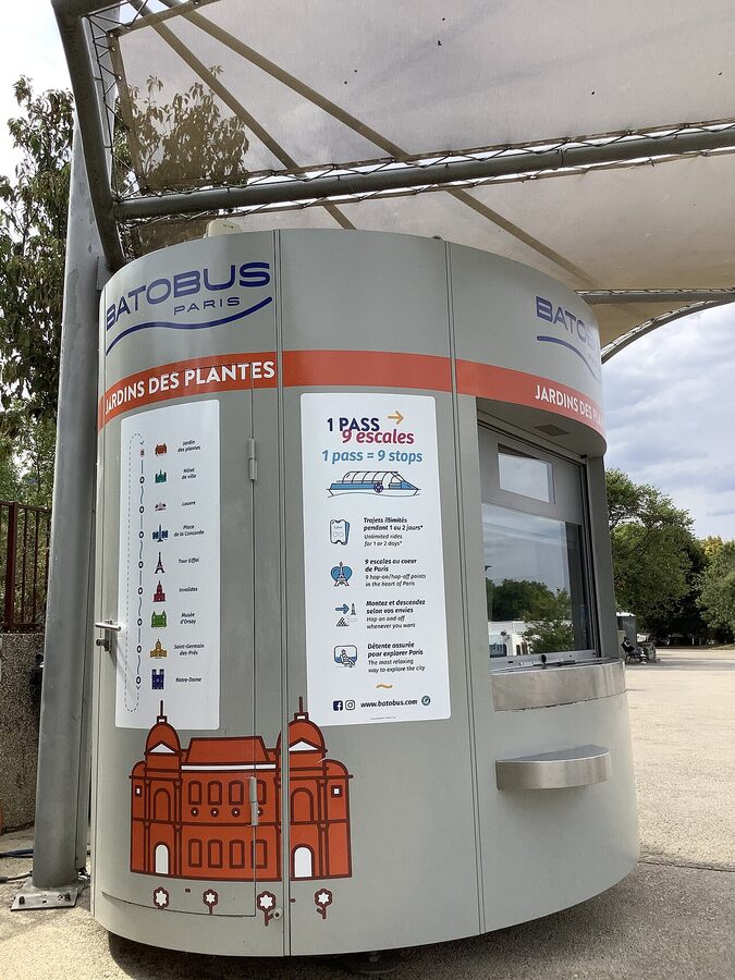 Batobus ticket desk and pier Paris