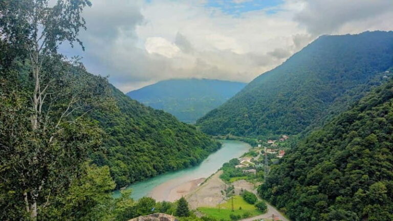 Batumi: Mountain Adjara Tour & Traditional Georgian Feast - Authentic Cultural Encounters