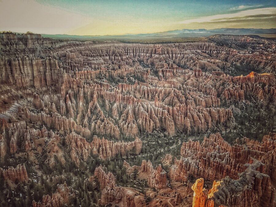 Bryce Canyon hoodoos at dawn with sunrise light