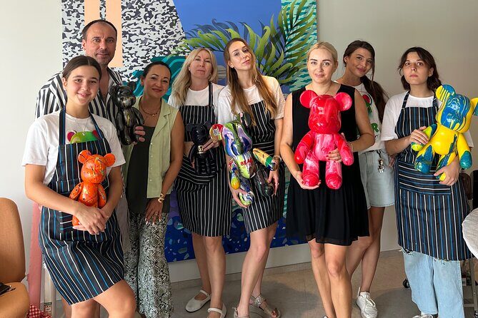 Bear Art Studio: Paint Your Own - Fluid Art Workshop in Alicante - The Creative Process in Detail