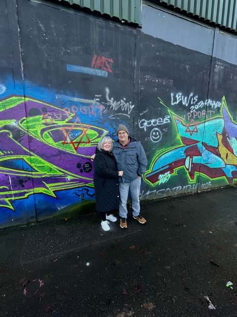 Belfast: Peacewall and Political History Black Taxi Cab Tour - Detailed Breakdown of the Itinerary