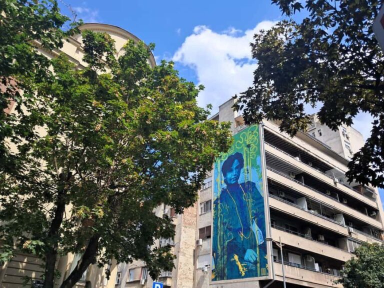 Belgrade: Women's Side of History Walking Tour with Coffee - Breaking Down the Itinerary: What You Will See and Hear