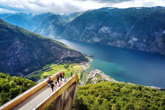 Bergen: UNESCO Fjord Cruise, Flåm & Stegastein - Incl. Lunch - A Deep Dive into the Experience