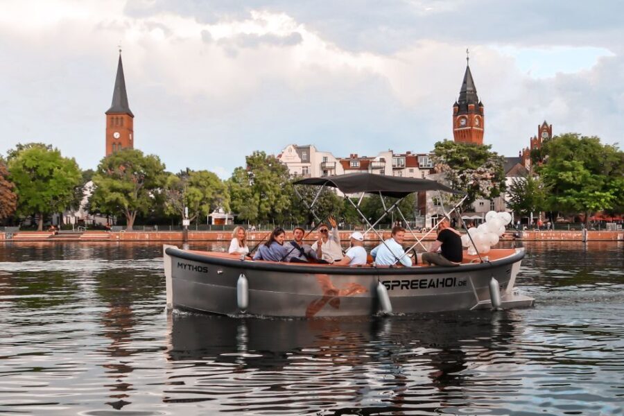 Berlin: Electric Boat Rental for self-driving 2 hrs - A Fresh Way to See Berlin’s Surroundings