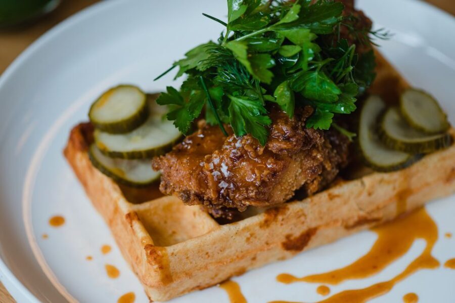 Berlin: Fine Dining Breakfast with Champagne in Schoneberg - The Venue and Atmosphere