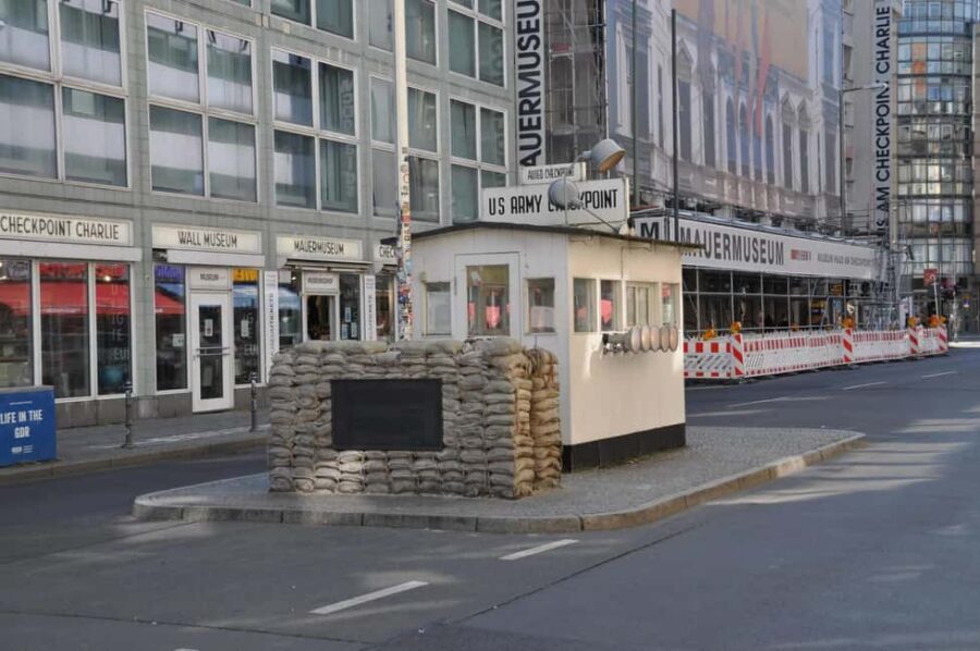 Berlin: Historical Walking Tour with Live Music - What to Expect from the Experience