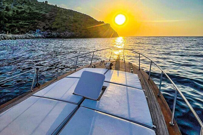 Boat experience in the crystal clear waters of Cilento - What You Can Expect from the Experience