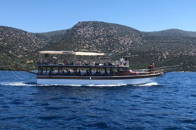 Bodrum Boat Trip With Lunch 11:00 to 17:00 - What the Reviews Reveal