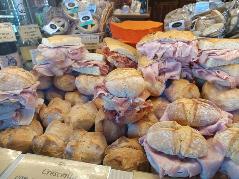 Bologna by night: food, wine and gelato with a local - Learning about Italian Aperitivo Culture