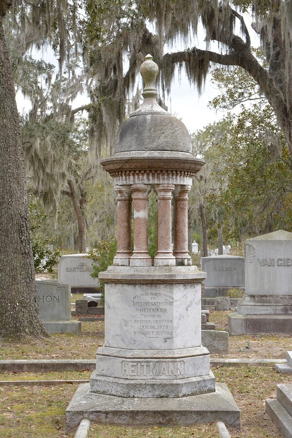 Bonaventure Cemetery in Savannah with Spanish moss