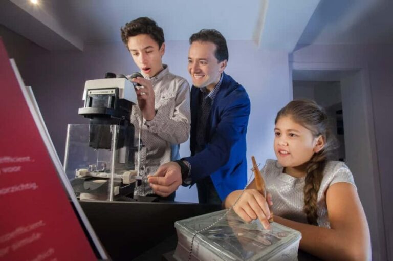 Bruges: Diamond Museum Ticket with Polishing Demonstration - The Daily Polishing Demo