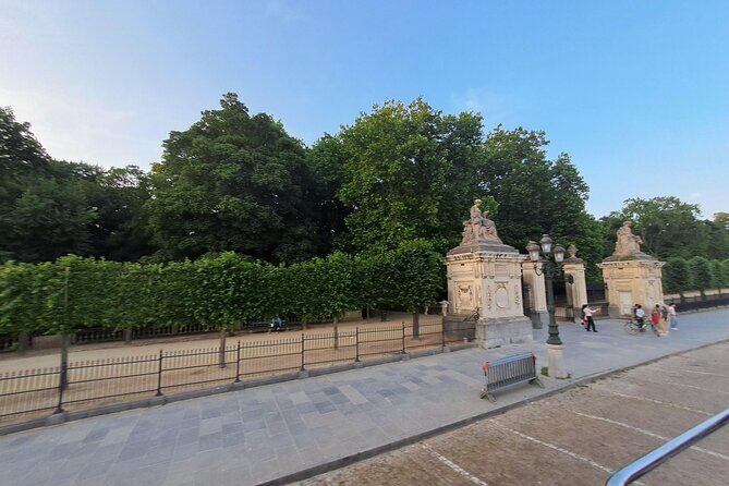 Brussels Tootbus before night sightseeing tour - FAQ