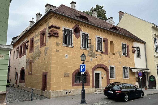 Buda Castle Tour: History and Architecture - Exploring the Itinerary