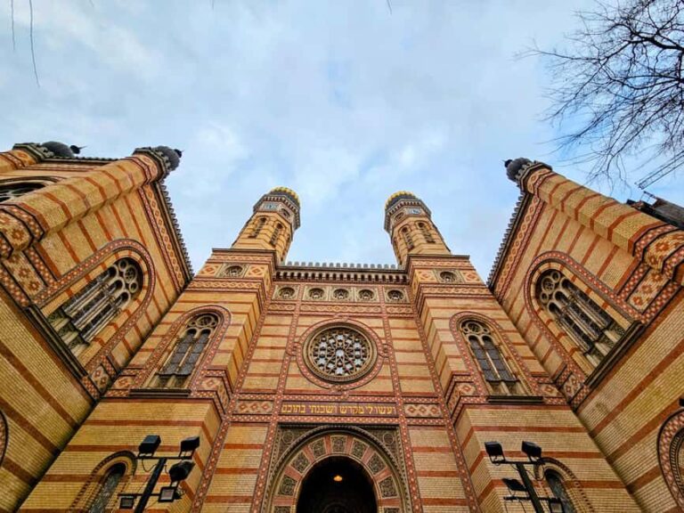 Budapest: Downtown gems of Pest - The Scenic Walk Along the Danube