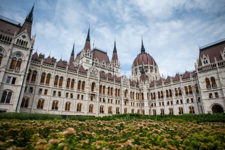 Budapest: Private 4-Hour Walking Tour with a Local - Who Is This Tour Best For?